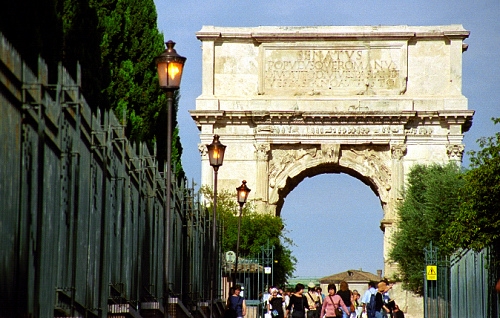 Roman Arch Vs. Gothic Arch | HomeSteady