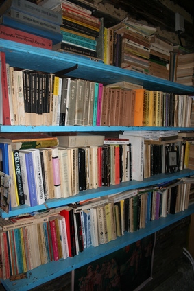 How to Stop Shelves From Sagging in the Middle | HomeSteady